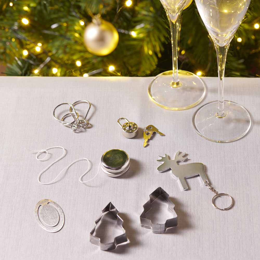 Wilko 6 Pack Glitters Luxury Crackers | Wilko