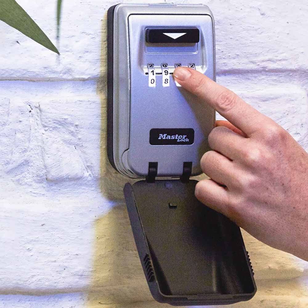 Master Lock Light Up Dial Key Lock Box M | Wilko