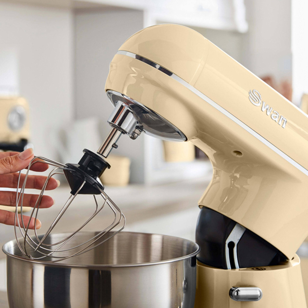 Swan SP21060BLN Cream Retro Stand Mixer 800W | Wilko