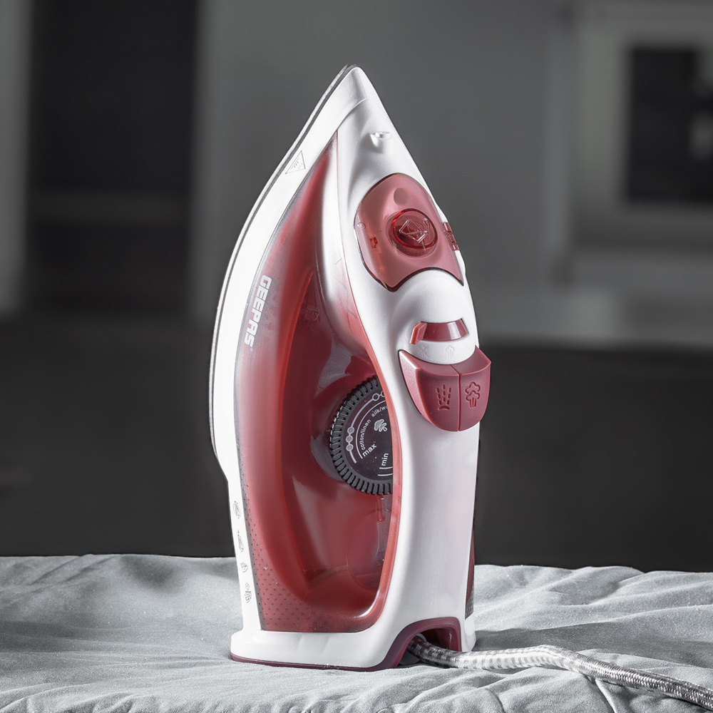 Geepas GSI7783UK-RD Red Fast Heat Up Steam Iron 1800W | Wilko