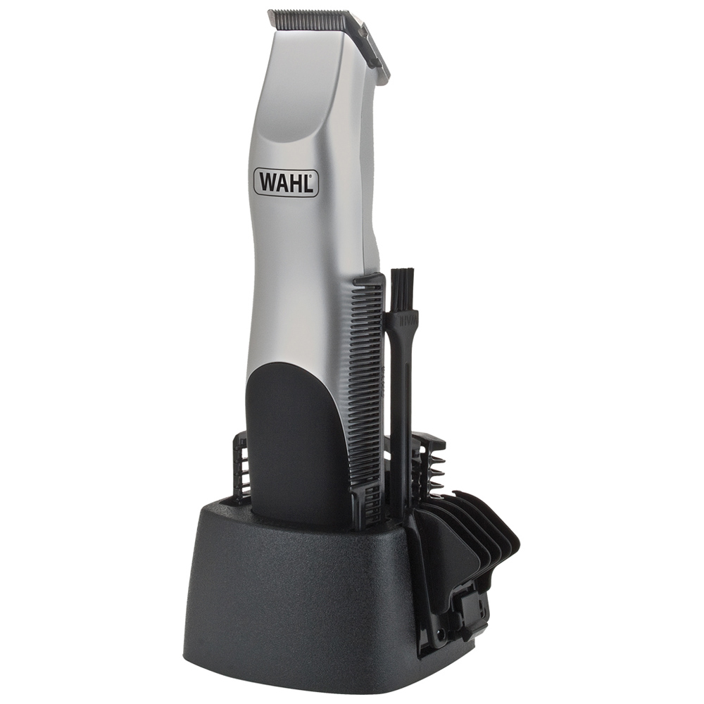 Wahl Groomsman Battery Operated Beard Trimmer | Wilko